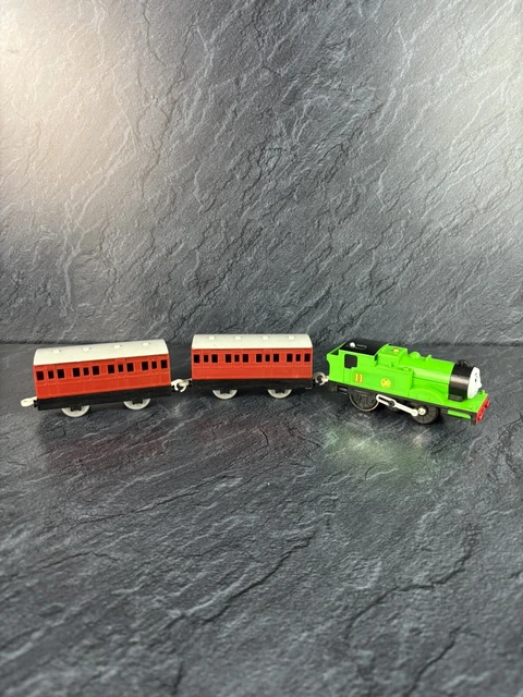 THOMAS TANK TRACKMASTER Oliver Train with Carriages. RARE. Battery Tiny ...