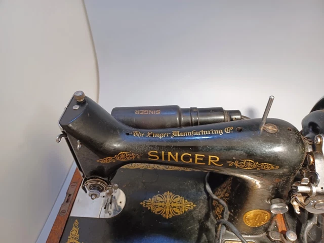 VINTAGE SINGER ELECTRIC Sewing Machine 1939 EC541099 w/ light and pedal ...