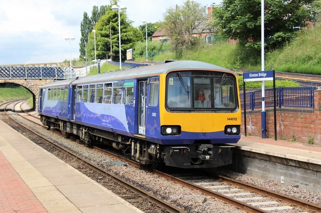 144012 ARRIVA RAIL North 6x4 Quality Rail Photo £2.70 - PicClick UK