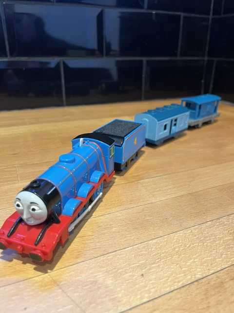 TRACKMASTER THOMAS BATTERY train -Gordon With Tender, Mail Truck And ...