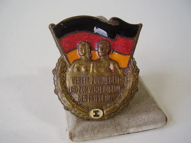DDR ABZEICHEN BEREIT zur Arbeit und zur Verteidigung des Friedens Stufe ...