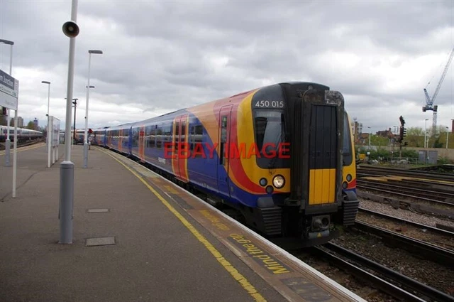 PHOTO CLASS 450 450015 Arrives At Clapham Junction Working 2L35 1213 ...