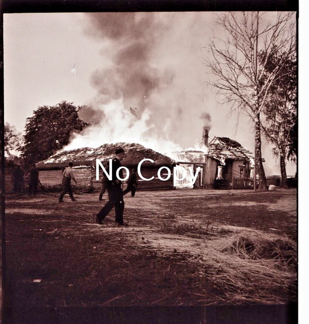 NEGATIVE WW2 TANK Unit in Russia 1941/42 - Village on Fire X242/1 EUR 7 ...