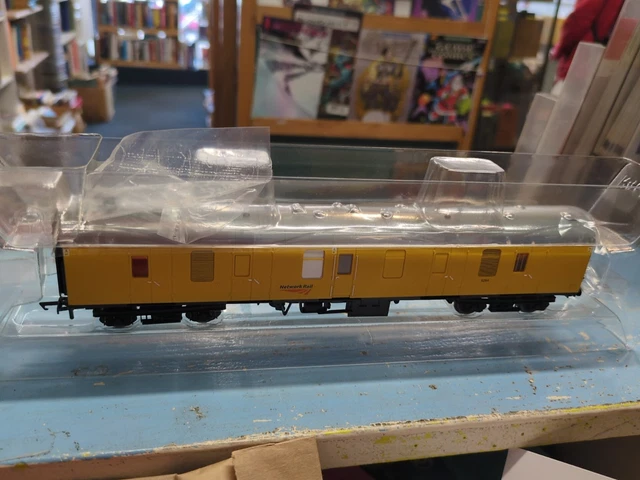 OO GAUGE HORNBY Network Rail Ex-Mk1 Generator Van-R4995. £39.99 ...