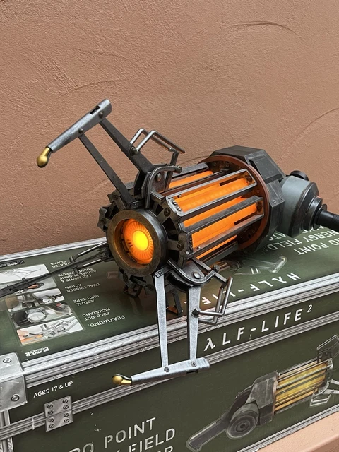 NECA 1:1 ZERO Point Energy Field Manipulator (Gravity Gun) - Half Life ...
