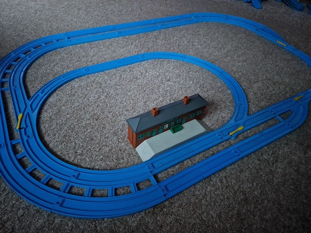 TOMY TRACKMASTER THOMAS & friends trainset. Blue Track With FFARQUHAR ...