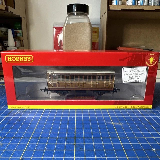 HORNBY R40104 GNR 3rd Class 4 Wheel Coach No.1636 (With Lights) Era 2 ...