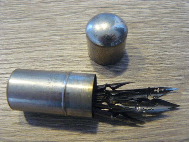 BOITE DE PLUME, nibs pen box,federn;plumas,plumillas,penne EUR 18,00 ...