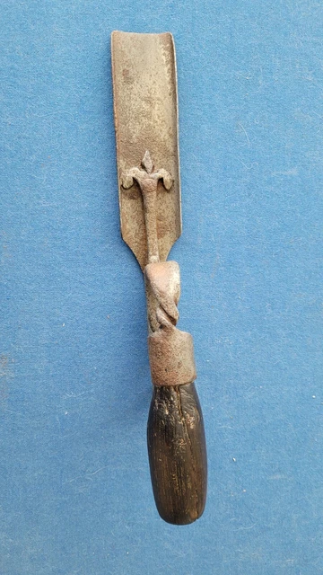 BOUTOIR 17E SIÈCLE Avec Fleur De Lys Et Tête Et Encolure De Cheval ...