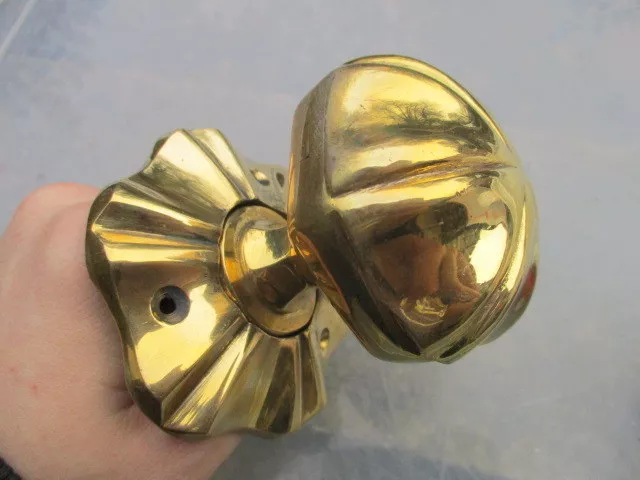 VINTAGE BRASS CENTRE Door Knob Handle Pull Architectural Antique Old ... VINTAGE BRASS CENTRE Door Knob Handle Pull Architectural Antique Old ...