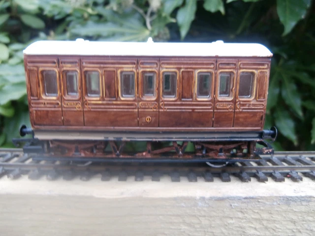 HORNBY 00 4 wheel LNER teak coach, repainted to better representation ...