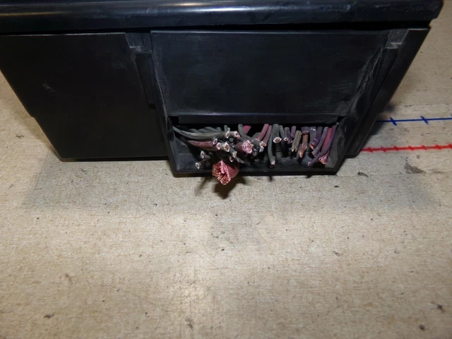 POWER DISTRIBUTION CENTER Fuse relay Block Box 10970916B 358158 *FREE ...