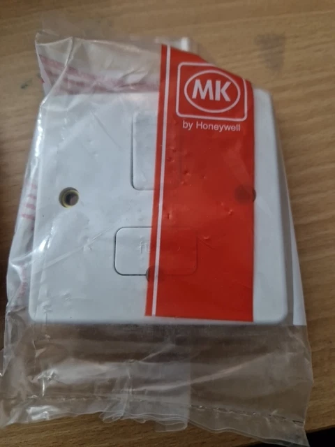 MK SWITCHED FUSED Spur with NEON 13A Flex White Double Socket K330WHI ...