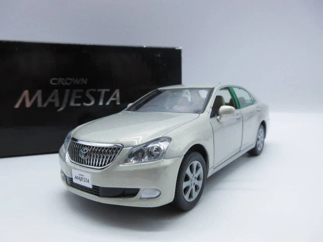 1:30 TOYOTA CROWN Majesta 200 Color Sample Mini Car Premium Silver ...