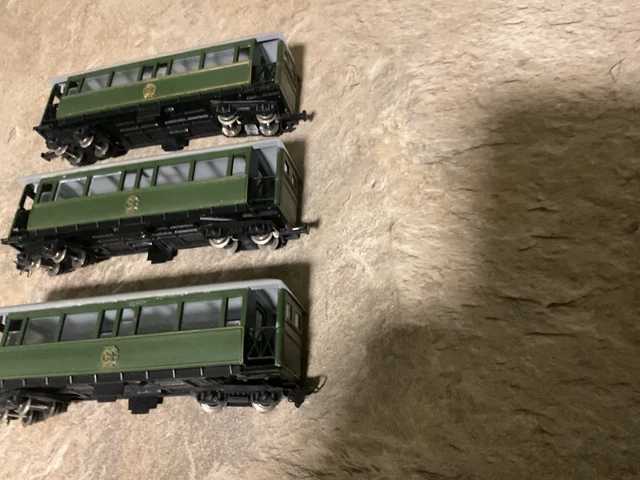 HOE NARROW GAUGE rake of x 3 un named coaches complete , slight use £10 ...