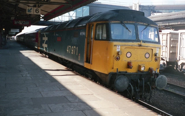 35MM RAILWAY COLOUR negative 47971 BR blue large logo location & date ...