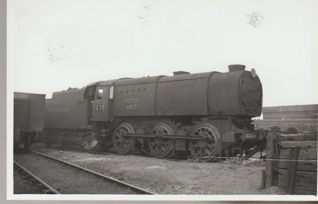 CLASS Q1 C17 EASTLEIGH c1940s SOUTHERN REGION RAILWAY PHOTOGRAPH £1.50 ...