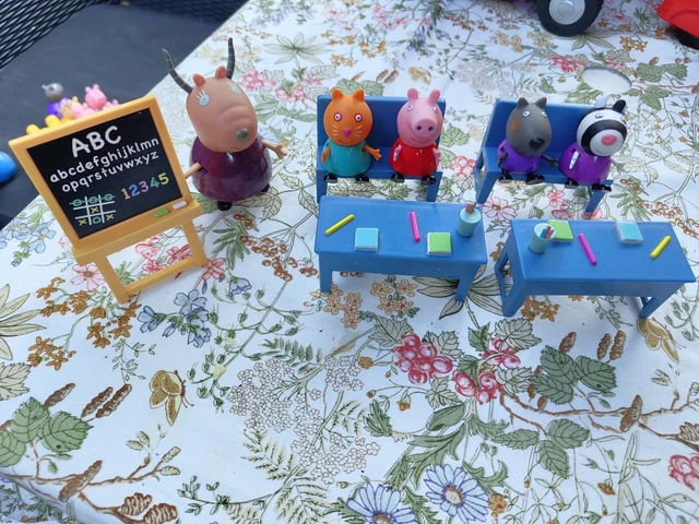 PEPPA PIG SCHOOL Classroom Play Set Madam Gazelle Friends Figures £12. ...