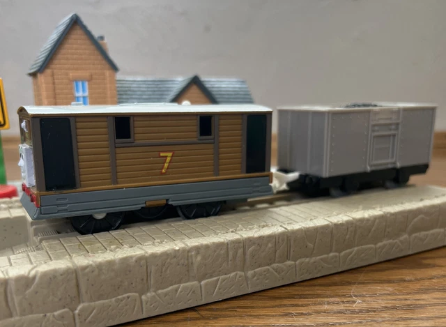 THOMAS & FRIENDS TrackMaster Toby Train Motorized Engine Coal Cargo ...