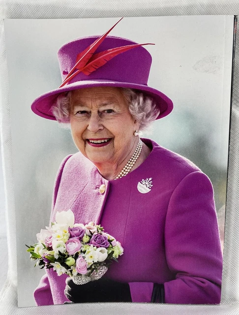 QUEEN ELIZABETH 2 Time Magazine Special Edition 65 Years with Crown ...