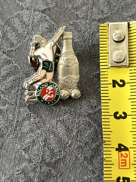PIN'S ARTHUS-BERTRAND ROLAND Garros Perrier Argenté 2000 20 X 25 mm EUR 10,00 - PicClick FR