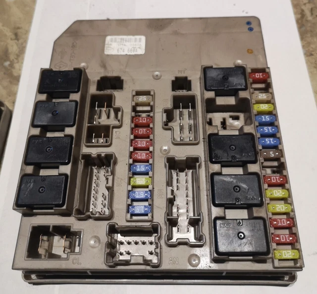 RENAULT CLIO MK3 UNDER BONNET FUSE BOX BSI 674 660A 674660A Fast ...