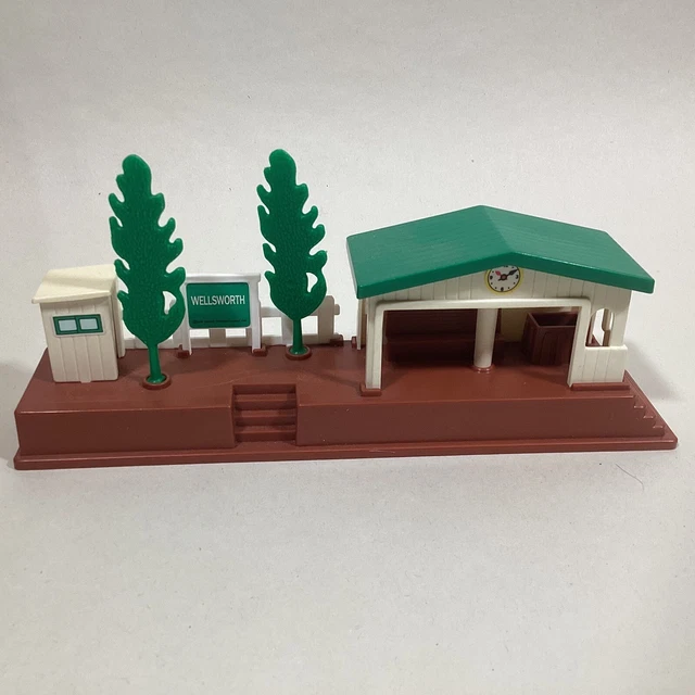 WELLSWORTH STATION TOMY Trackmaster Thomas the Tank Engine 2001 £6.49 ...