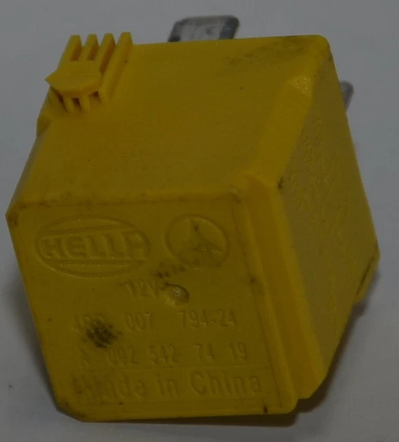 MERCEDES W204 RELAY Relay A0025427419 Hella 4RD007794-24 12V Original £ ...