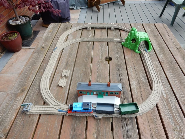 THOMAS AND FRIENDS Trackmaster Ffarquhar Station Train Set £11.99 ...
