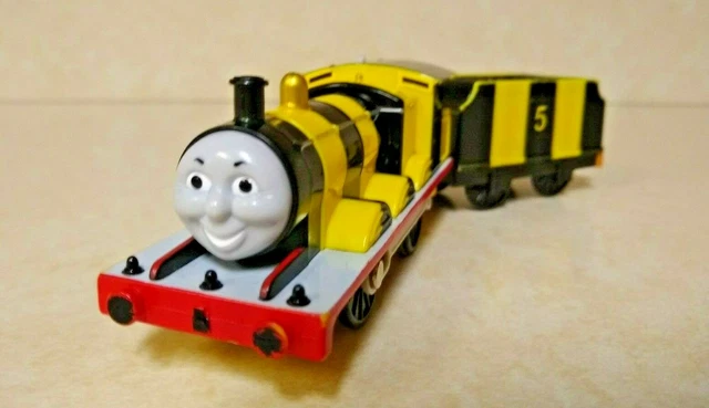 THOMAS & FRIENDS Trackmaster Train Tank Engine -BUSY AS A BEE JAMES ...