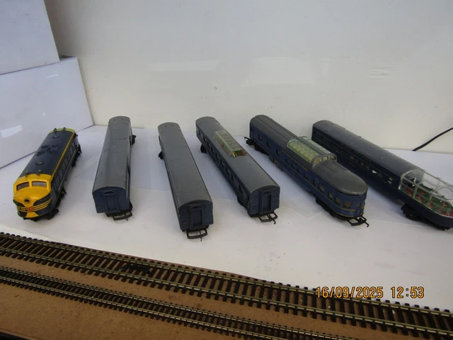 00 GAUGE TRI-ANG Vintage Diesel and 5 coaches, VGC, £65.00 - PicClick UK