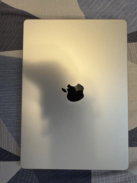 APPLE 2026 MACBOOK Pro 14 Inch M5 Max 18 Core CPU 32 Core Gpu 32GB RAM ...