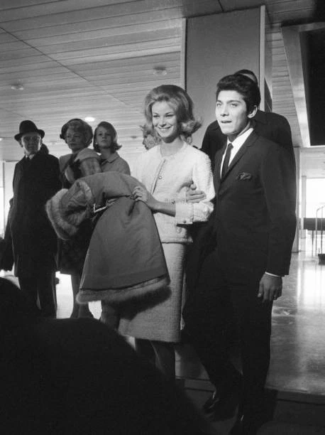 AMERICAN SINGER PAUL Anka and his wife Anne De Zogheb in Paris- 1963 ...
