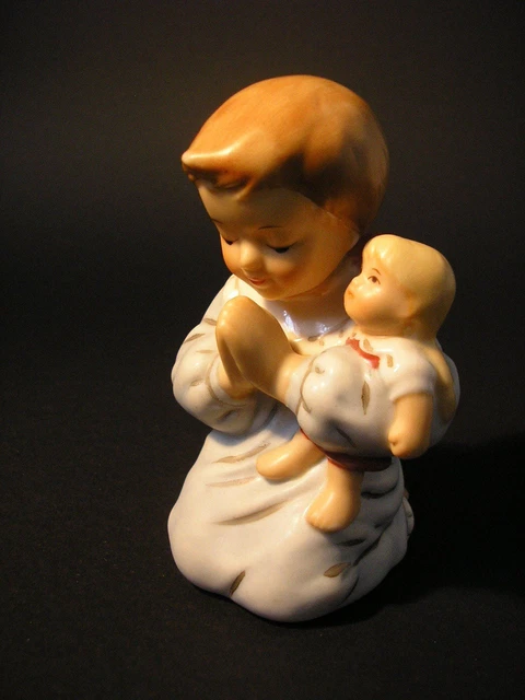 GOEBEL*WUNDERSCHÖNE PORZELLAN FIGUR*BETENDES Mädchen Mit Puppe* EUR 20 ...