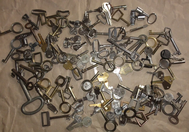 KONVOLUT SCHLÜSSEL SCHRANKSCHLÜSSEL Möbelschlüssel Schränke Kommoden und andere EUR 10,50 ...