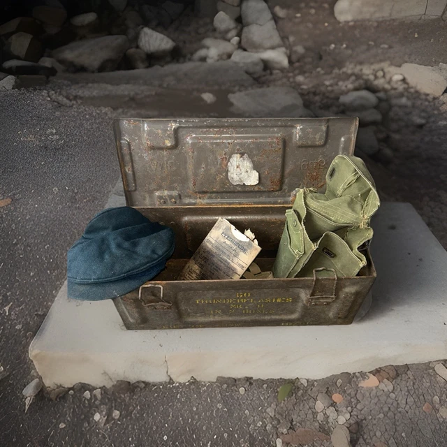 GENUINE WW2 VINTAGE British Army Thunderflash Mk1 storage Box And WW2 ...