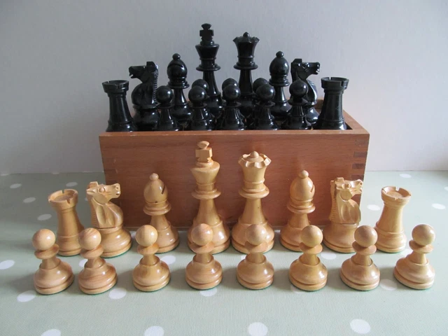 VINTAGE WOODEN WEIGHTED Chess Set Complete In Wooden Box - Lardy ? £120 ...