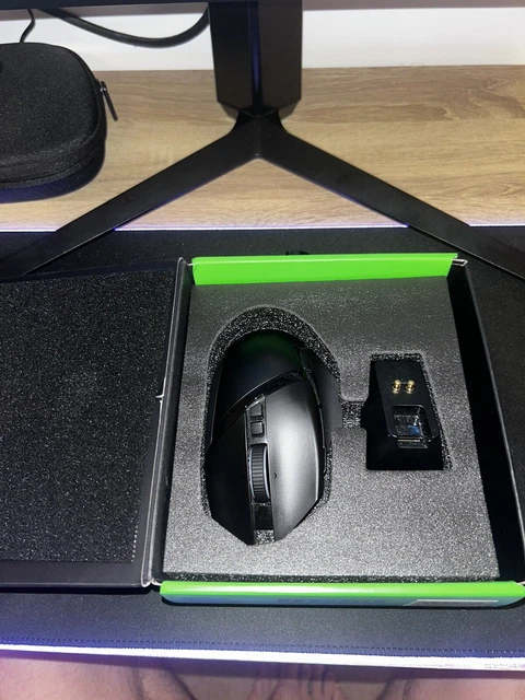 RAZER BASILISK ULTIMATE Wireless Gaming Mouse with Charging Dock ...