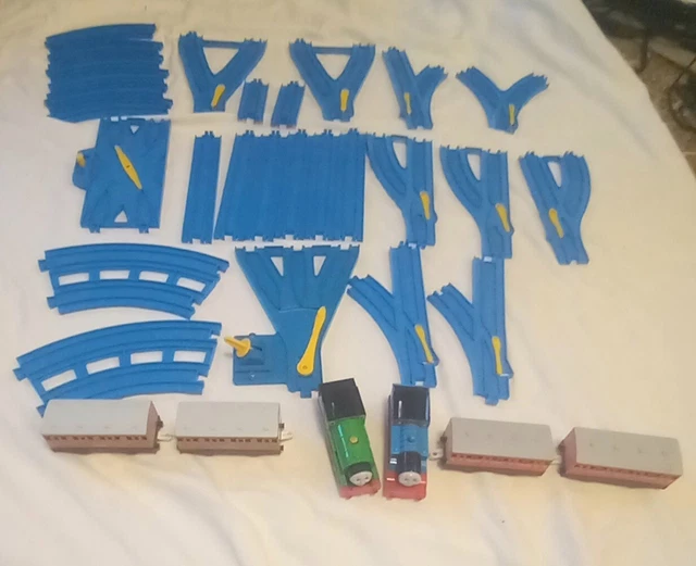 TOMY TRACKMASTER THOMAS The Tank Engine Track Set & Knapford Station ...
