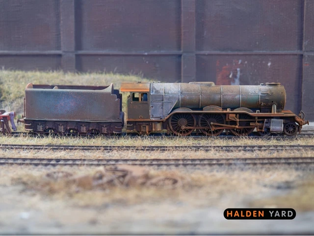 OO GAUGE LOCOMOTIVE, heavily rusted and weathered LNER A3 class. Ref J1 ...