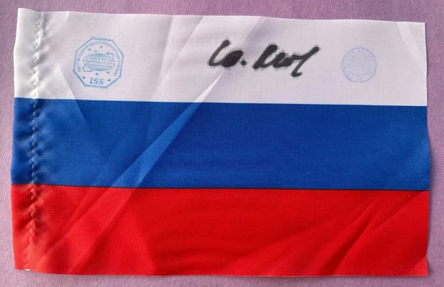 DRAPEAU RUSSE FLOTTANT sur Soyouz TMA-2/ISS Expedition-7, Y ...