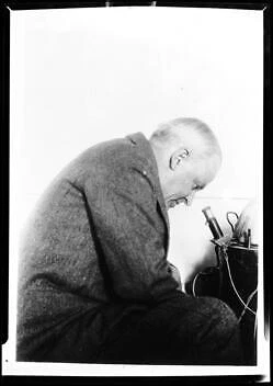 DR. MILLIKAN USING instrument to study the cosmic rays California Old ...