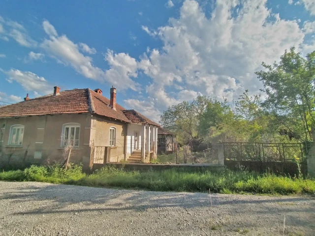BULGARIAN HOUSE WITH Barn and land nr. Serbia Property land Bulgaria ...