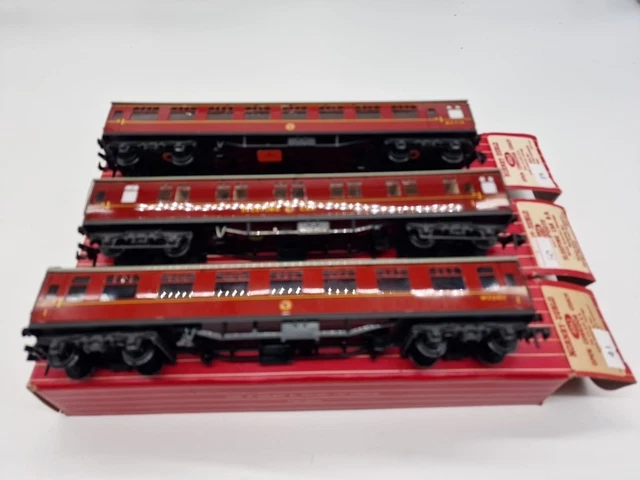 3 X HORNBY DUBLO 2 /3 RAIL SUPER DETAIL COACHES EXC BOXED LOT 9 £25.00 ...