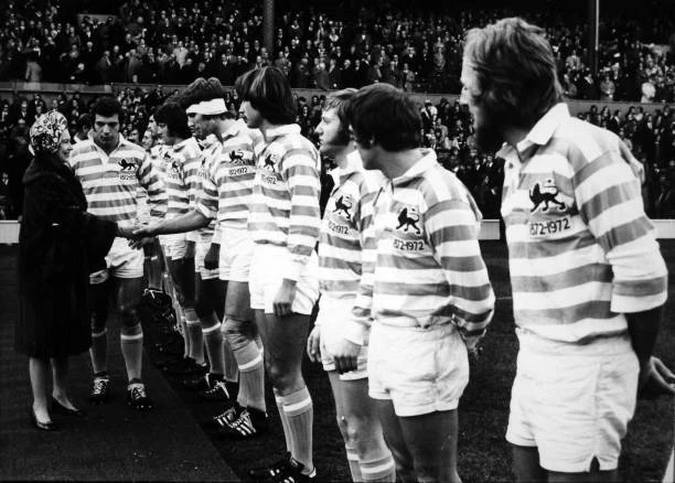 CAMBRIDGE TEAM AND Queen Elizabeth Ii 1972 Old Rugby Photo $9.00 ...