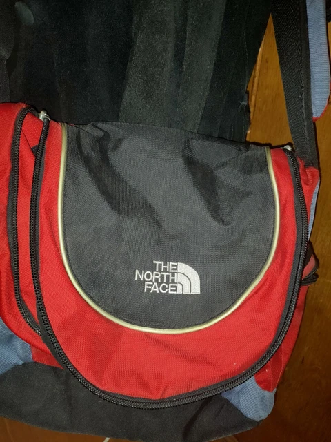 THE NORTH FACE Mens Red Base Camp Messenger Crossbody Bag XL 46 X 32 X ...