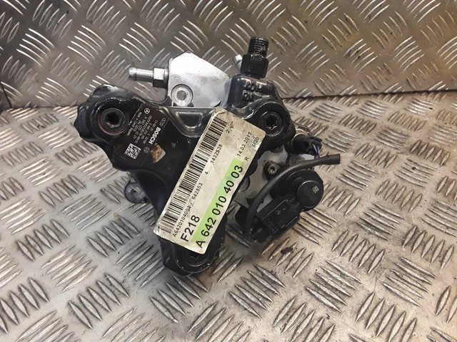 MERCEDES W218 ESSENCE Pompe CLS C W204 W212 CDI 6420104003 6420701001 3 ...