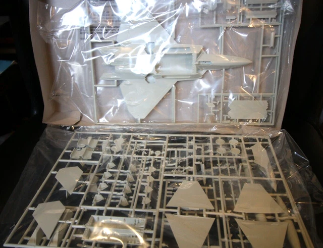 REVELL F-22 RAPTOR 1/72 fighter jet aircraft plastic model kit $19.99 ...