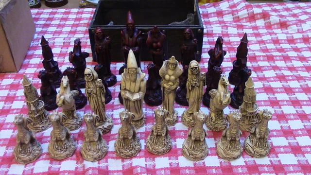 FANTASY WIZARDS AND dragon chess set with storage chest £200.00 ...