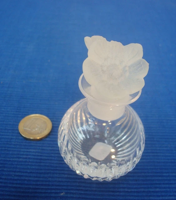 V63 JOLI PETIT Flacon Parfum Cristal Bouchon 2 fleurs Lancel ? TBE EUR ...